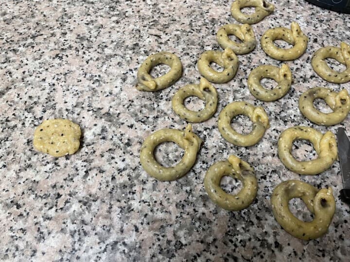 Ka'ak el Eid - Palestinian Date Cookies | butfirstchai.com