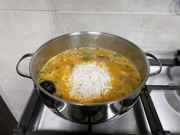 Machboos Rubyan (Prawns and Rice) | butfirstchai.com