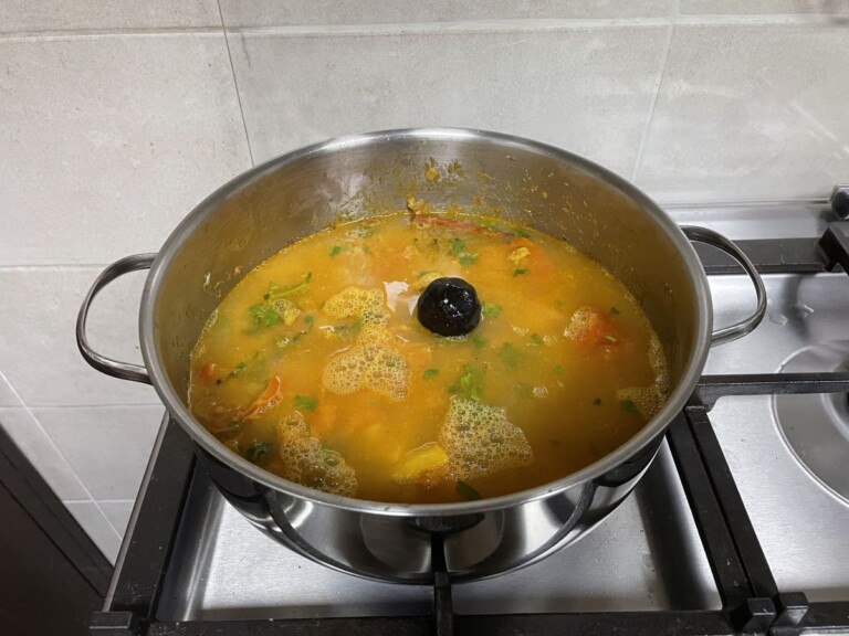 Machboos Rubyan (Prawns and Rice) | butfirstchai.com